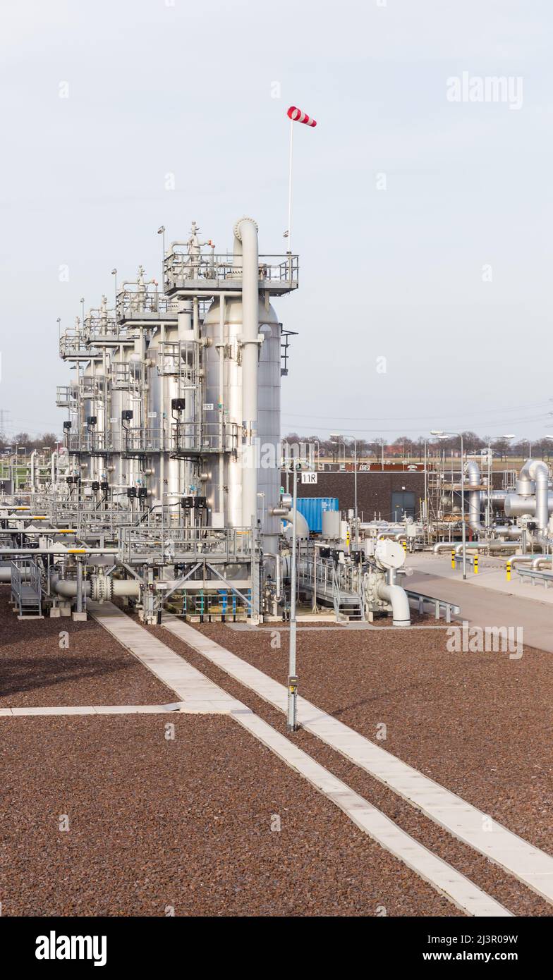 Gas industry, storage and extraction from underground storage ...