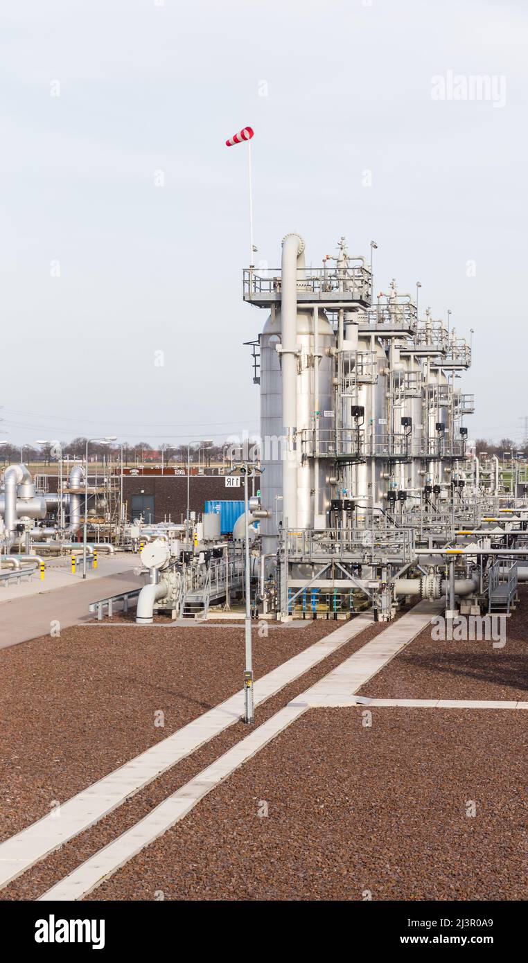 Gas industry, storage and extraction from underground storage ...