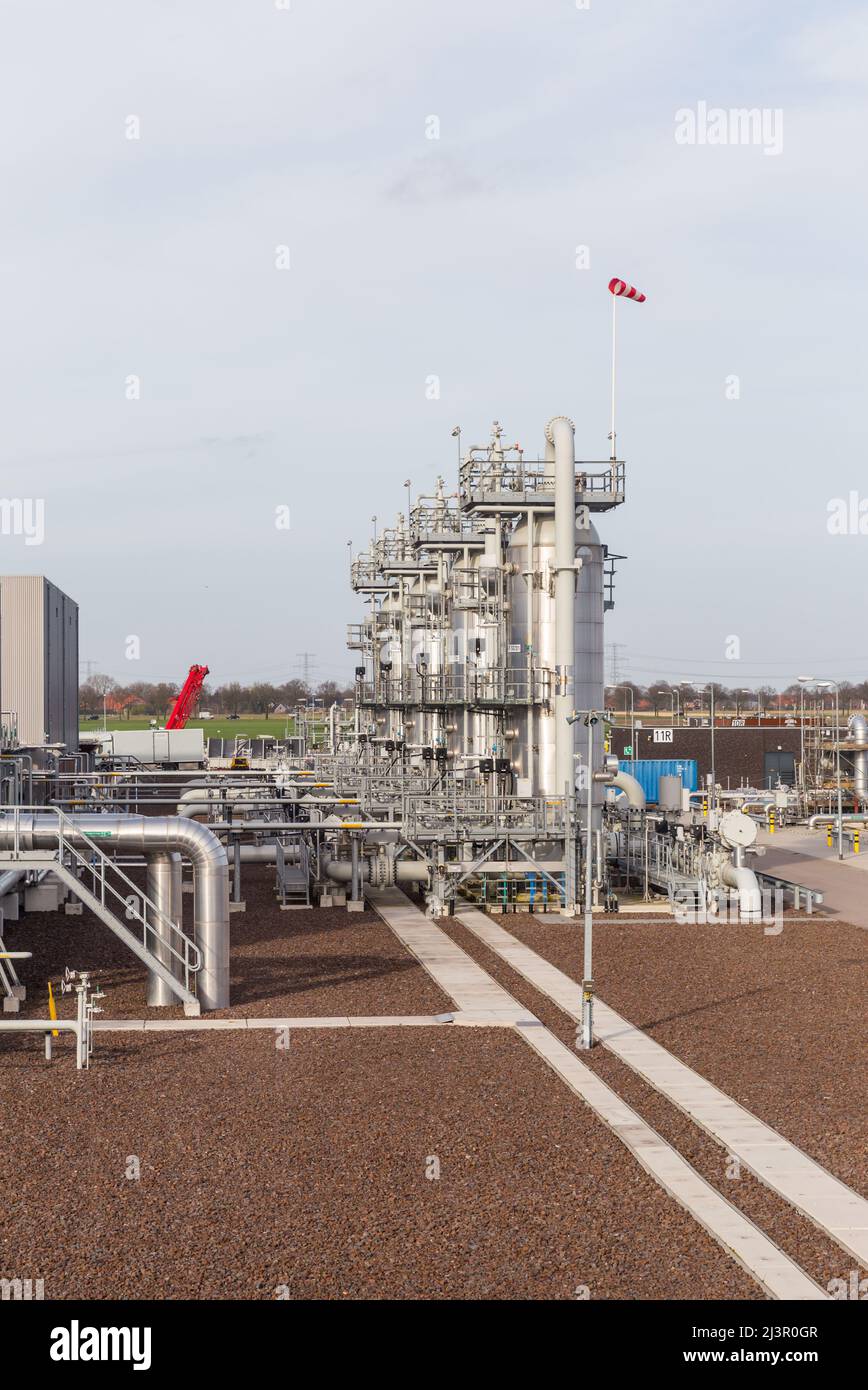 Gas industry, storage and extraction from underground storage ...