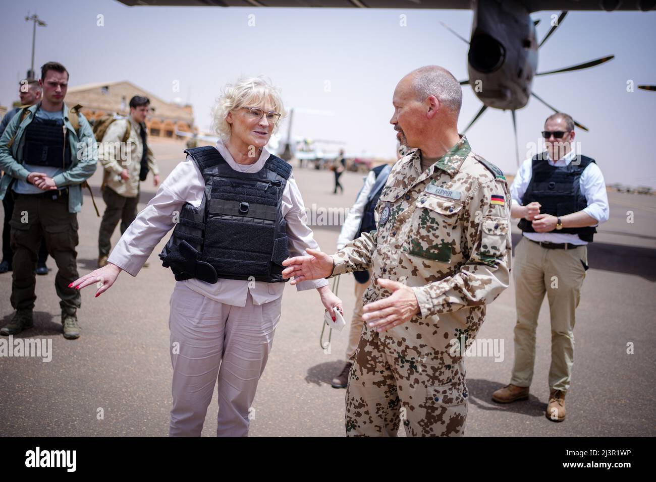 Gao, Mali. 09th Apr, 2022. Christine Lambrecht (SPD), Federal Minister ...