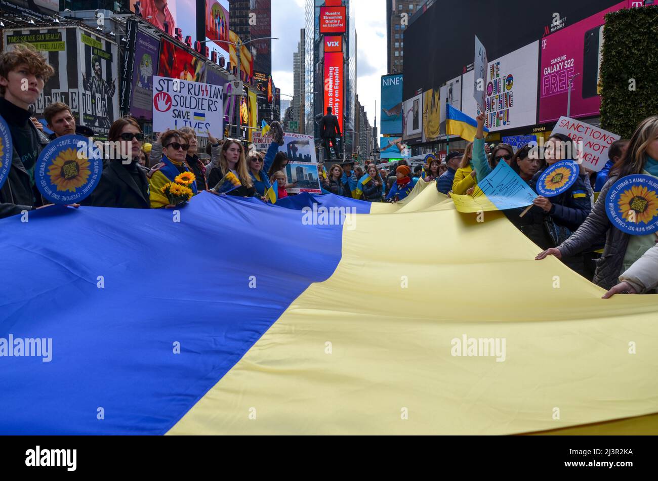 Participants hold a massive Ukrainian flag to show support for Ukraine ...