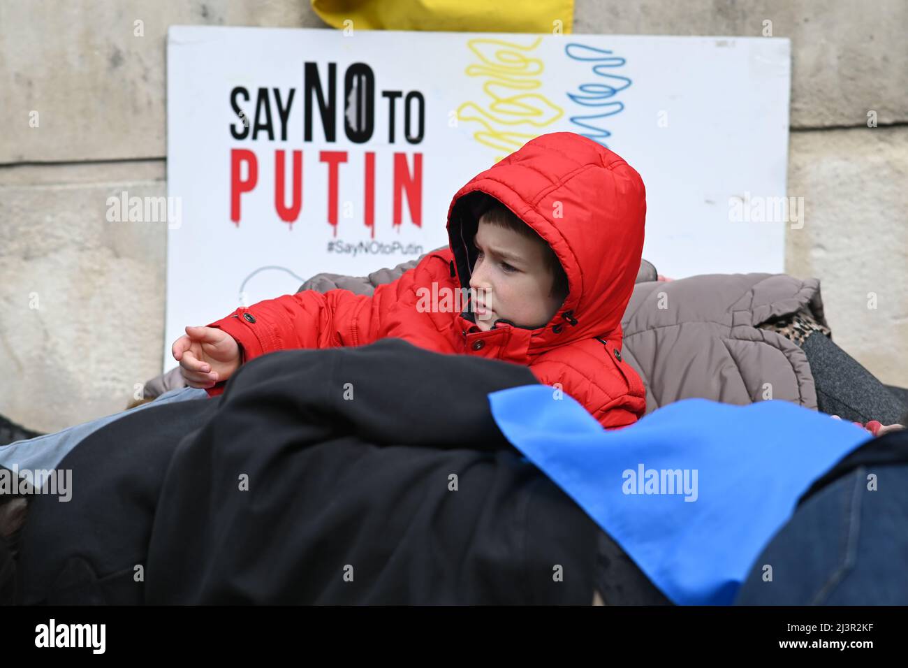 Hundreds Ukrainians diein and mother in fake blood protest Russian ...