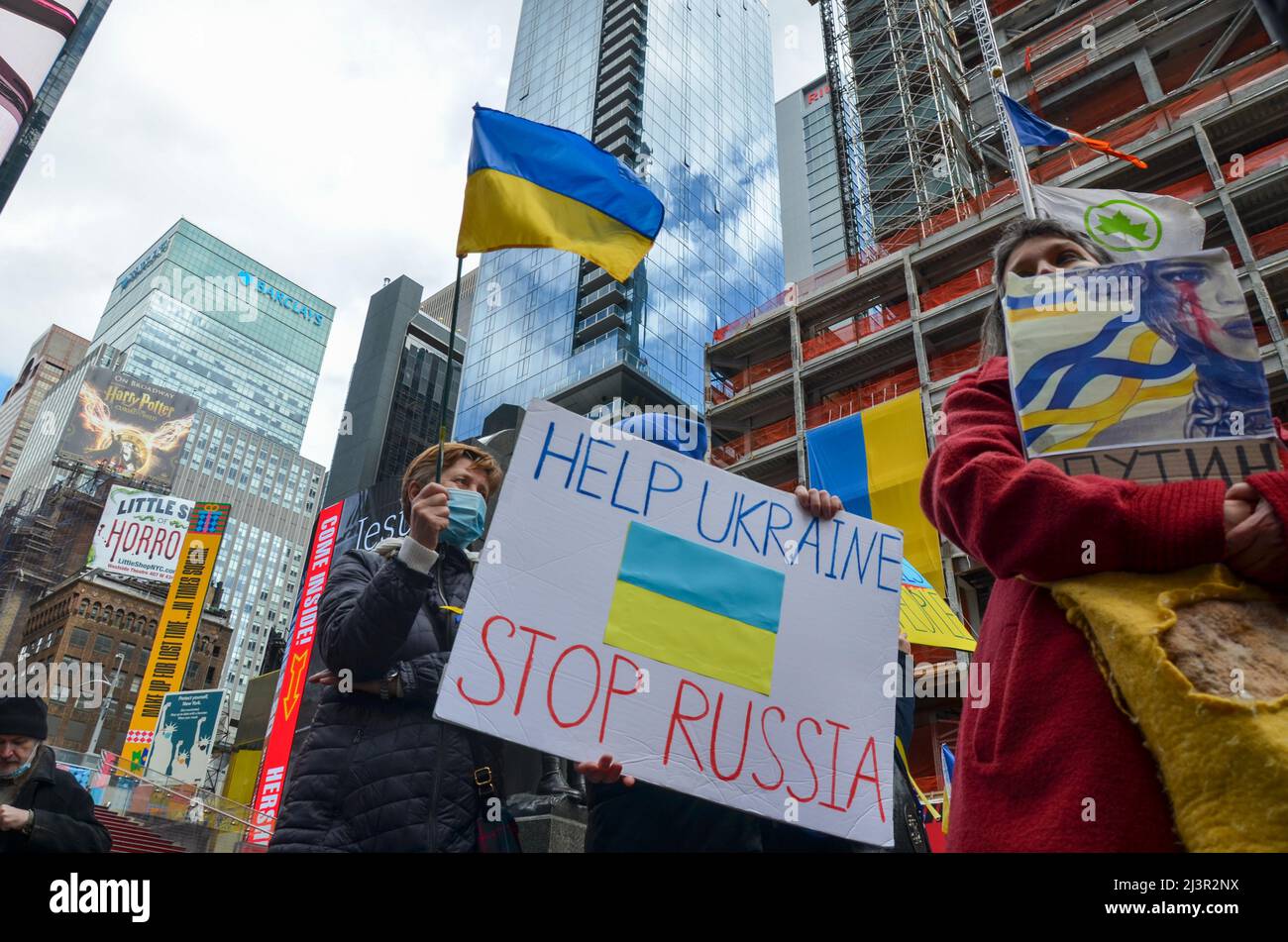 Hundreds gather holding pro Ukraine signs at Times Square in New York ...