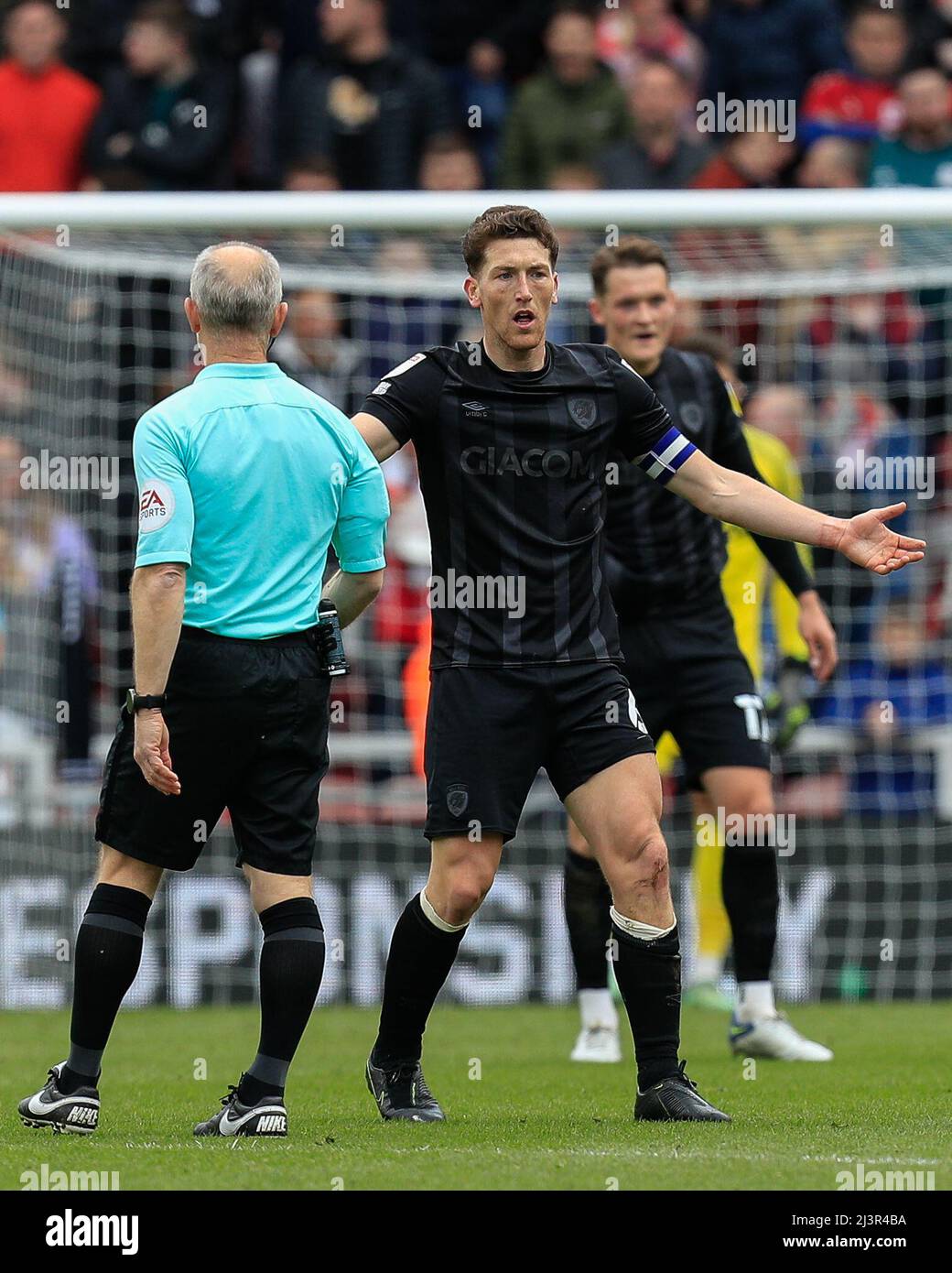Richard Smallwood #6 of Hull City complains to Referee Andy Woolmer ...