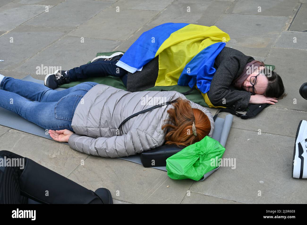 Hundreds Ukrainians diein and mother in fake blood protest Russian ...