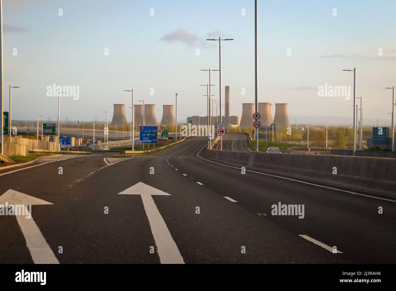 Runcorn station hi-res stock photography and images - Alamy