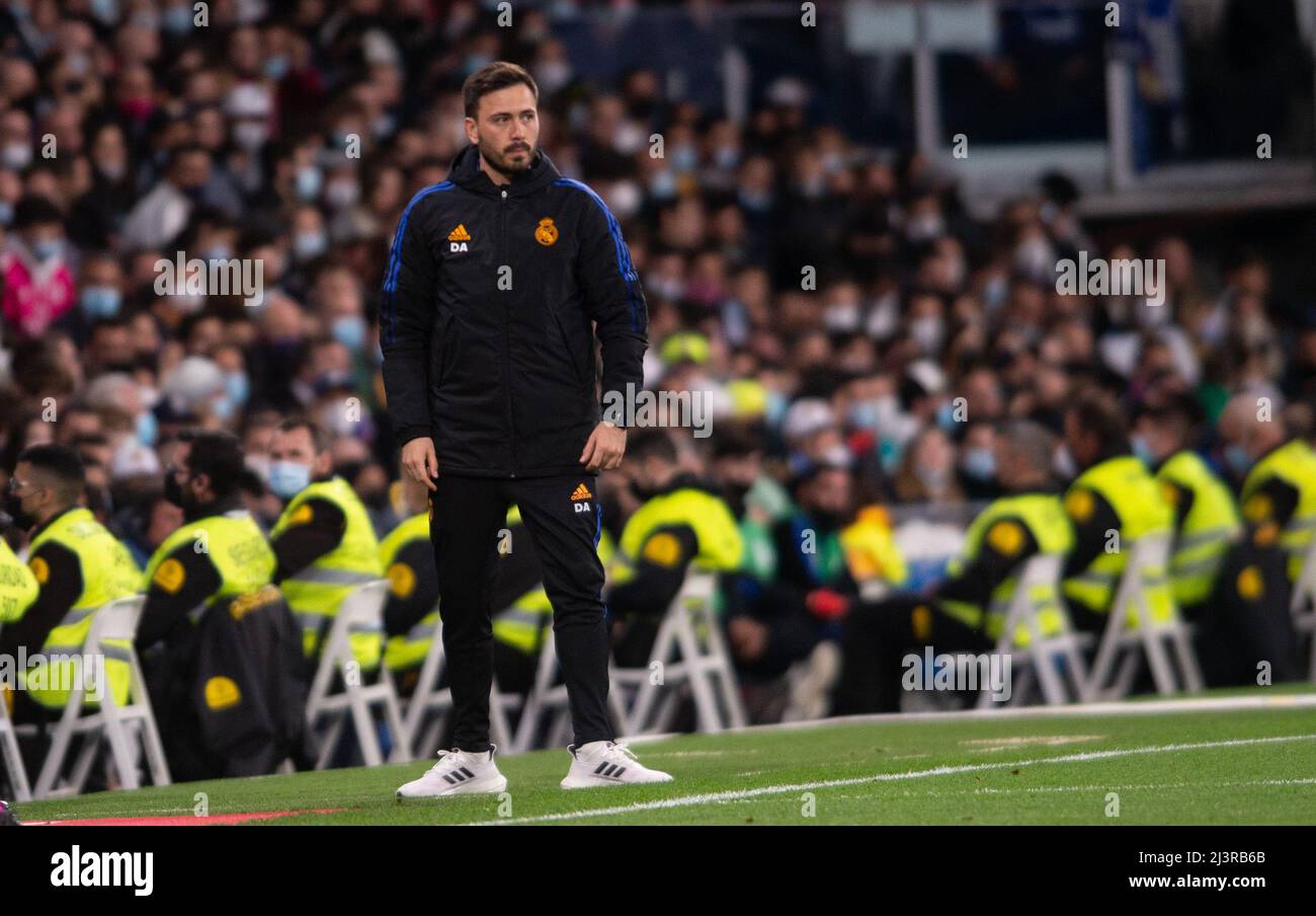 Real madrid assistant coach hi-res stock photography and images - Alamy
