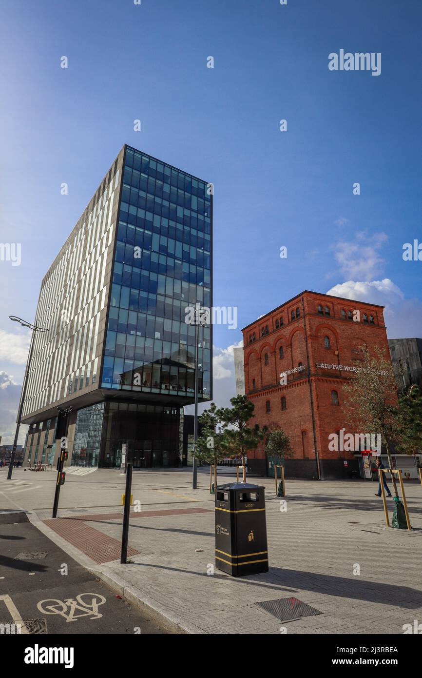 Waterfront pier head promenade liverpool hi-res stock photography and ...