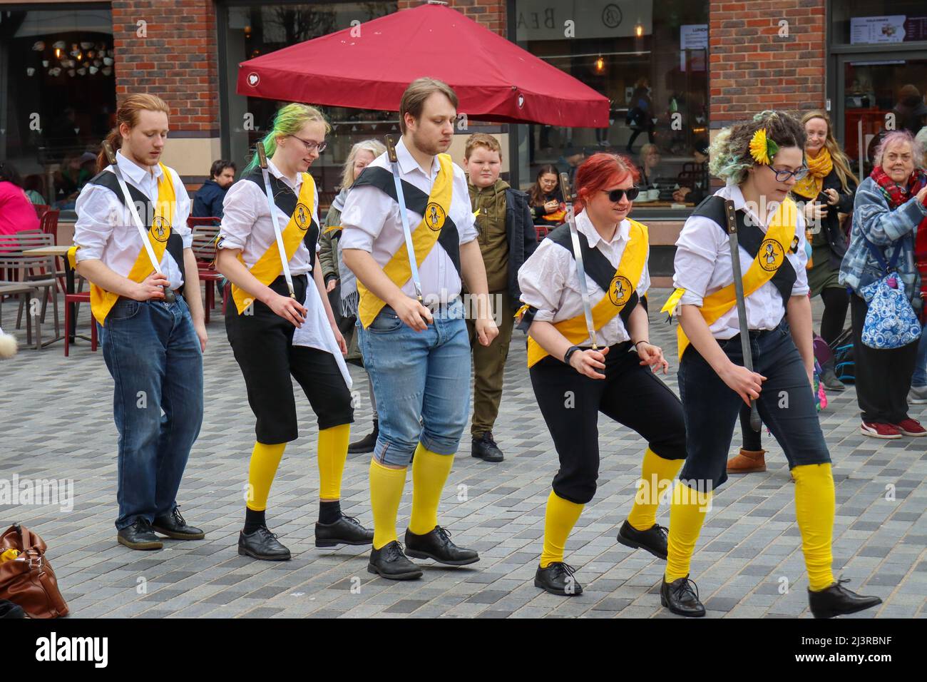 Folk dances performers hi-res stock photography and images - Alamy