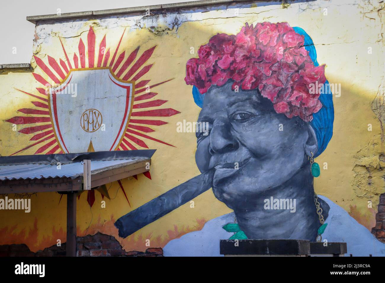 Black female smoking hi-res stock photography and images - Alamy