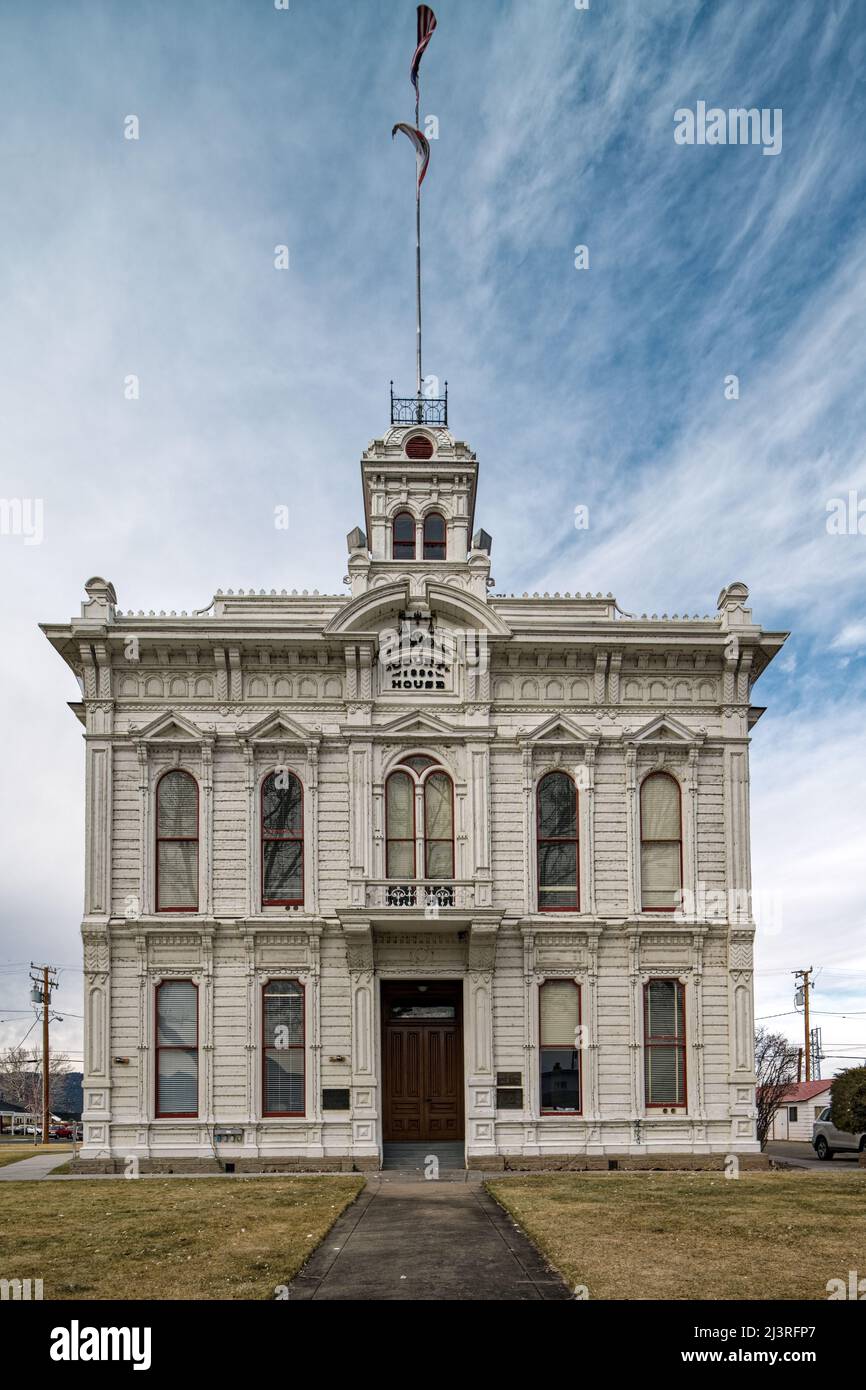 The front of the Mono County Courthouse in Bridgeport, California, USA ...