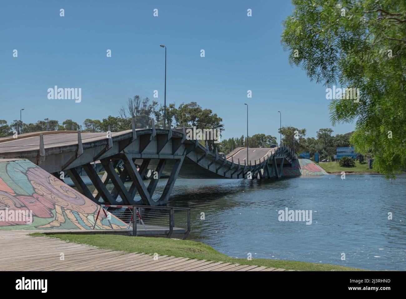Wavy bridge hi-res stock photography and images - Alamy