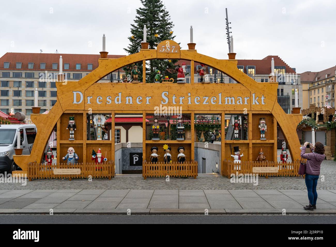 Dresdner striezelmarkt hi-res stock photography and images - Alamy