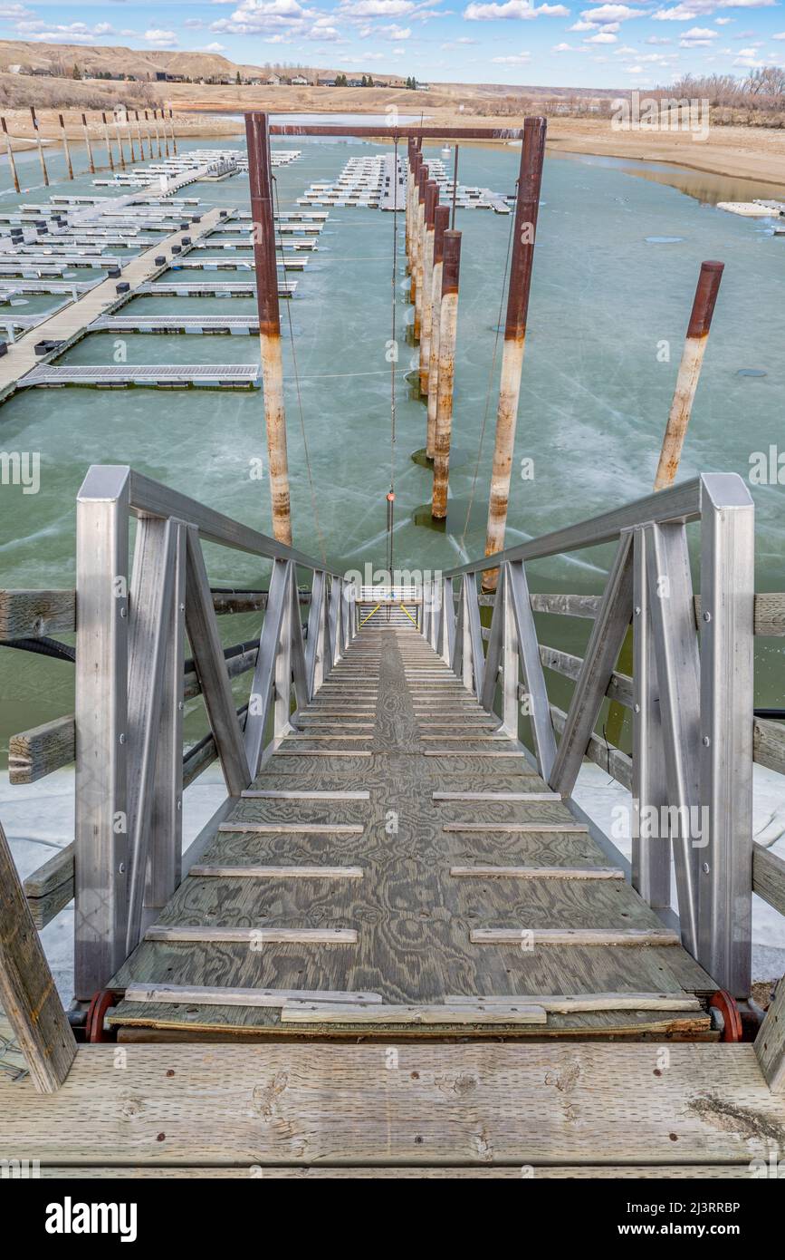 Empty wooden boat pier marina hi-res stock photography and images - Alamy