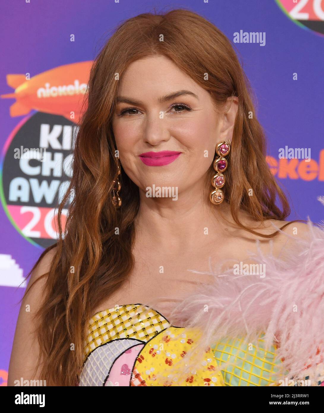 Isla Fisher arrives at the 2022 Nickelodeon Kid's Choice Awards held at ...