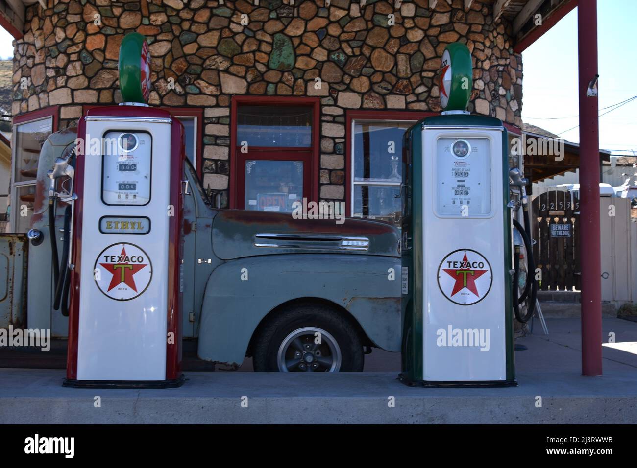 Vintage Texaco gas station in Yarnell Arizona Stock Photo - Alamy