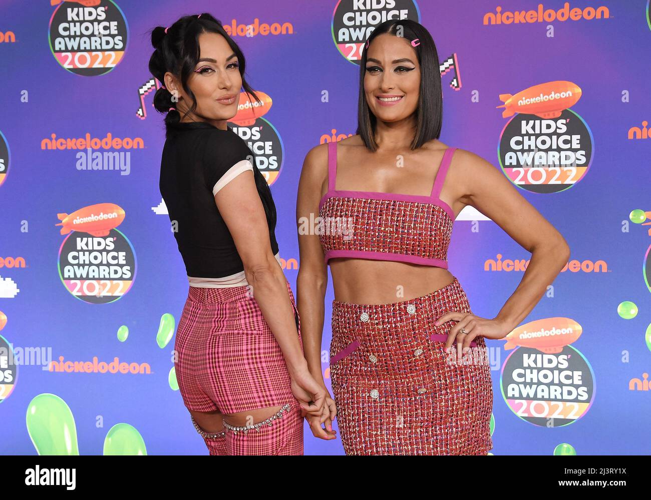 (L-R) Brie Bella and Nikki Bella arrives at the 2022 Nickelodeon Kid's ...