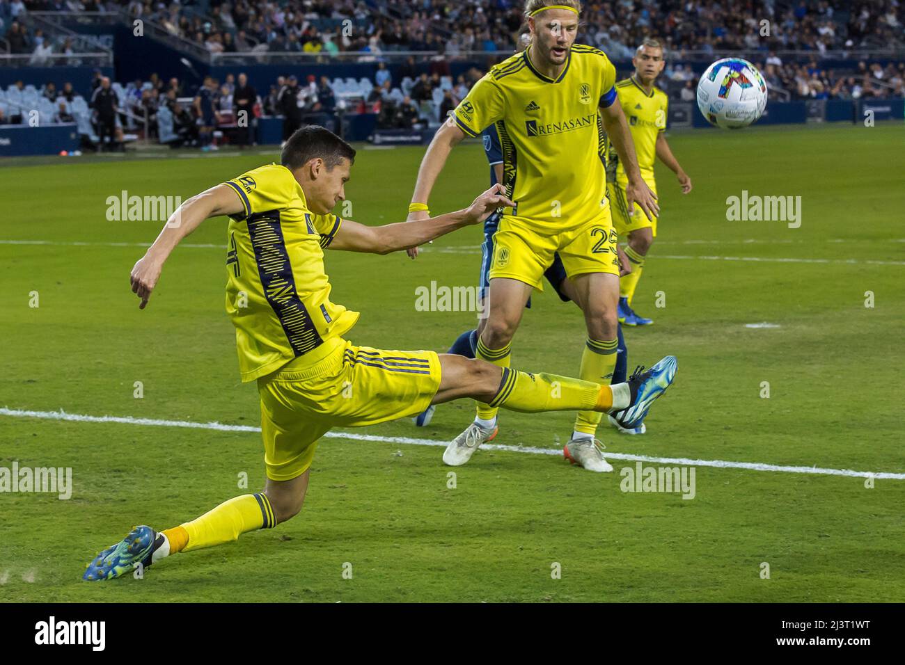Kansas City, Kansas, USA. 9th Apr, 2022. Nashville SC midfielder Sean ...