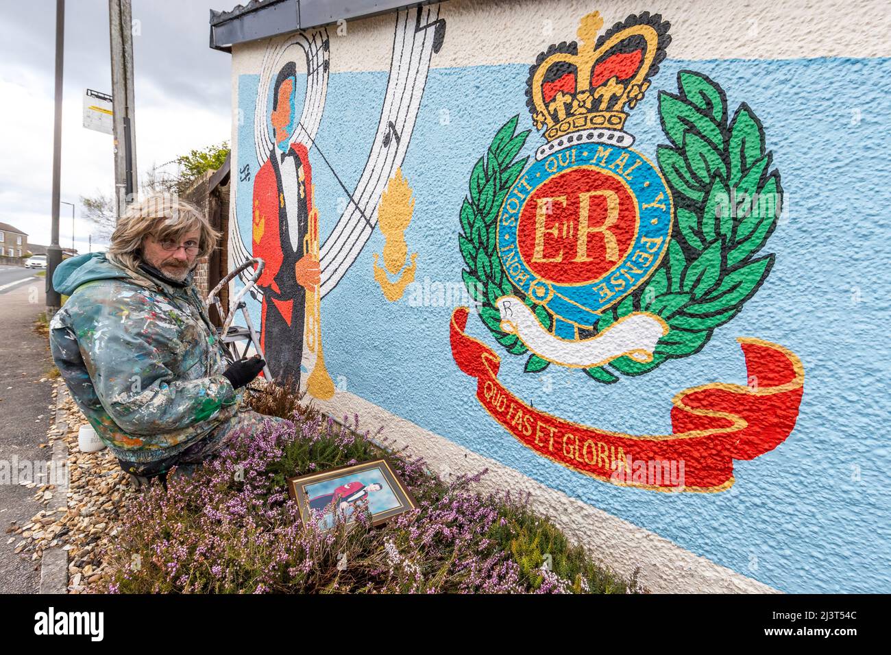 Artist Tom Cousins working on a private commission for Vaughan a former ...