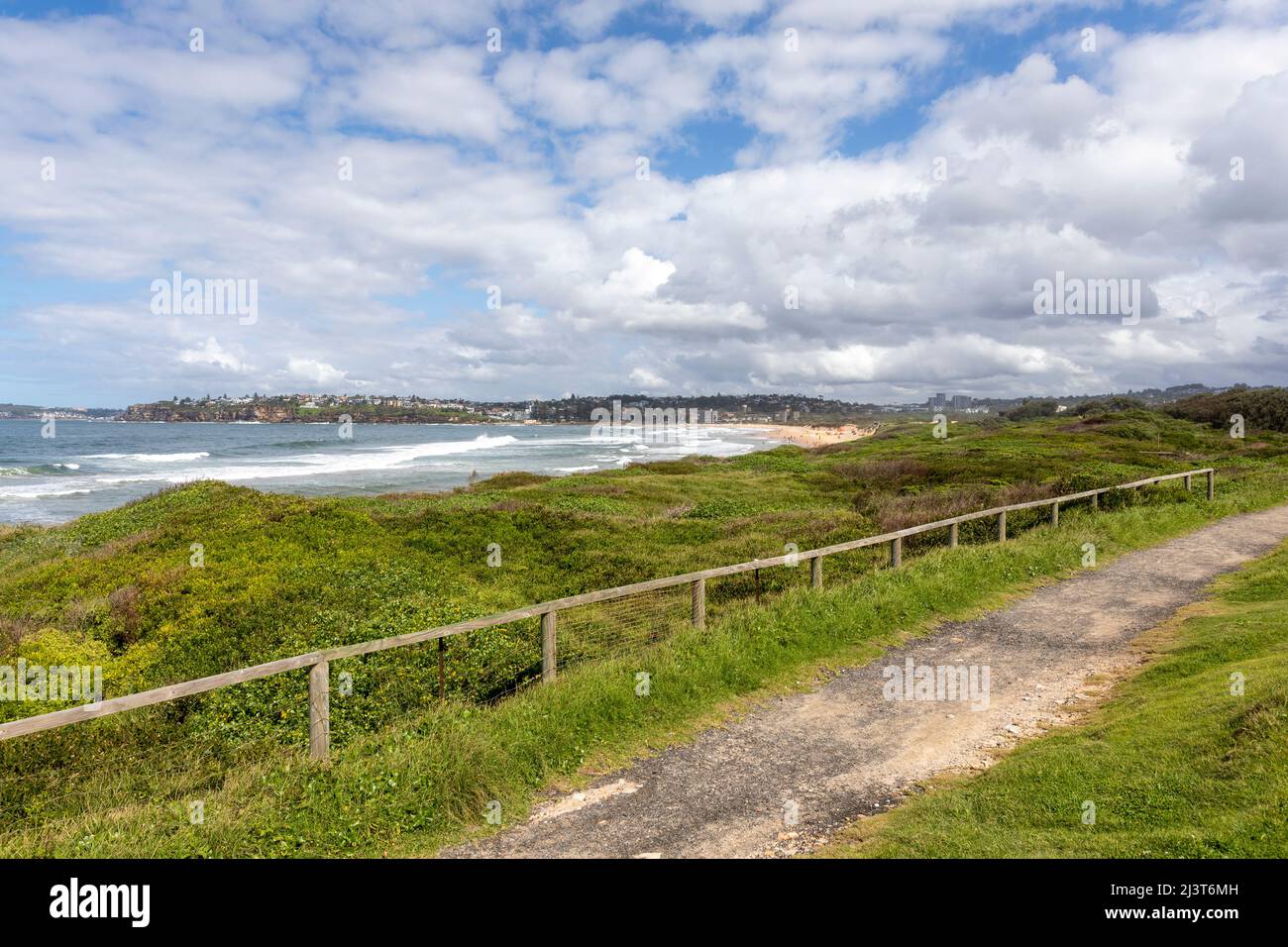 Long Reef headland Sydney and bicentennial walking route south towards ...