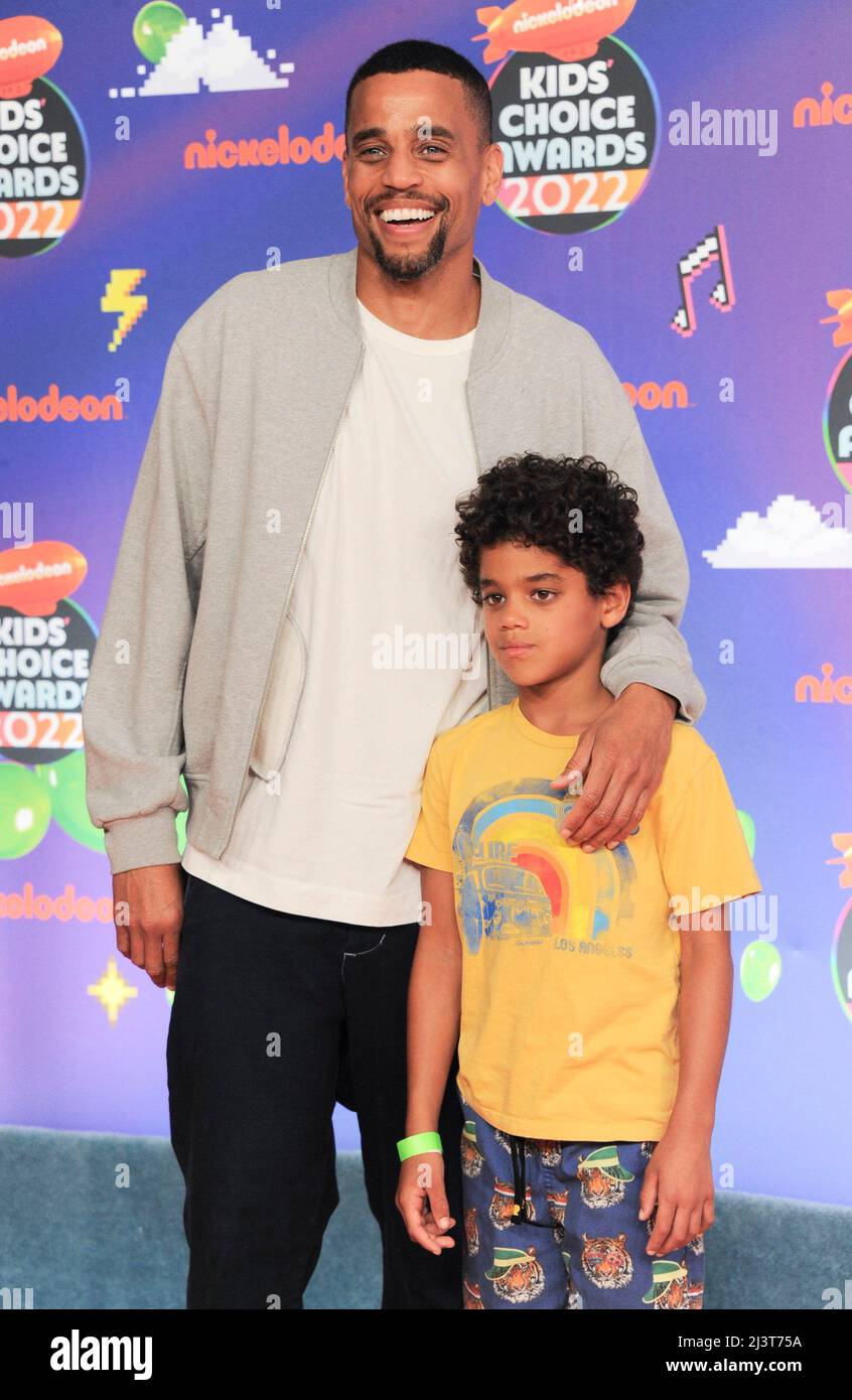 Santa Monica, CA. 9th Apr, 2022. Michael Ealy, Elijah Brown at arrivals for Nickelodeon Kids ...
