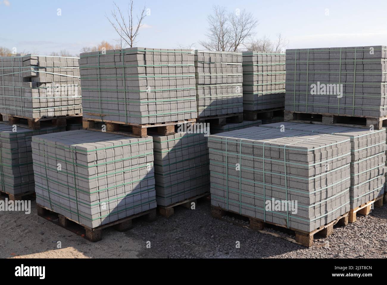 Pallets with stones in a hardware store Stock Photo - Alamy
