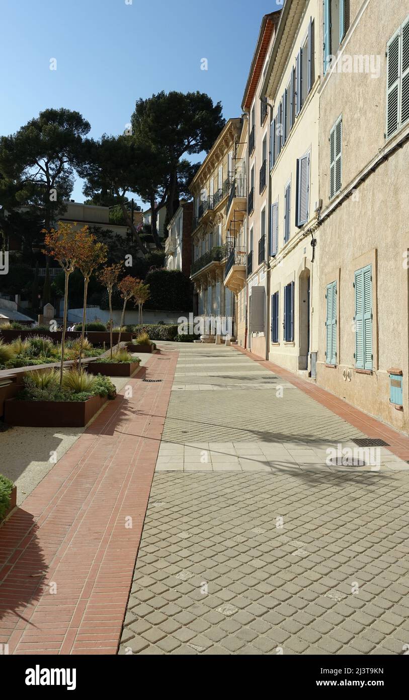 Path to the ND de pity chapel in Sanary Stock Photo - Alamy