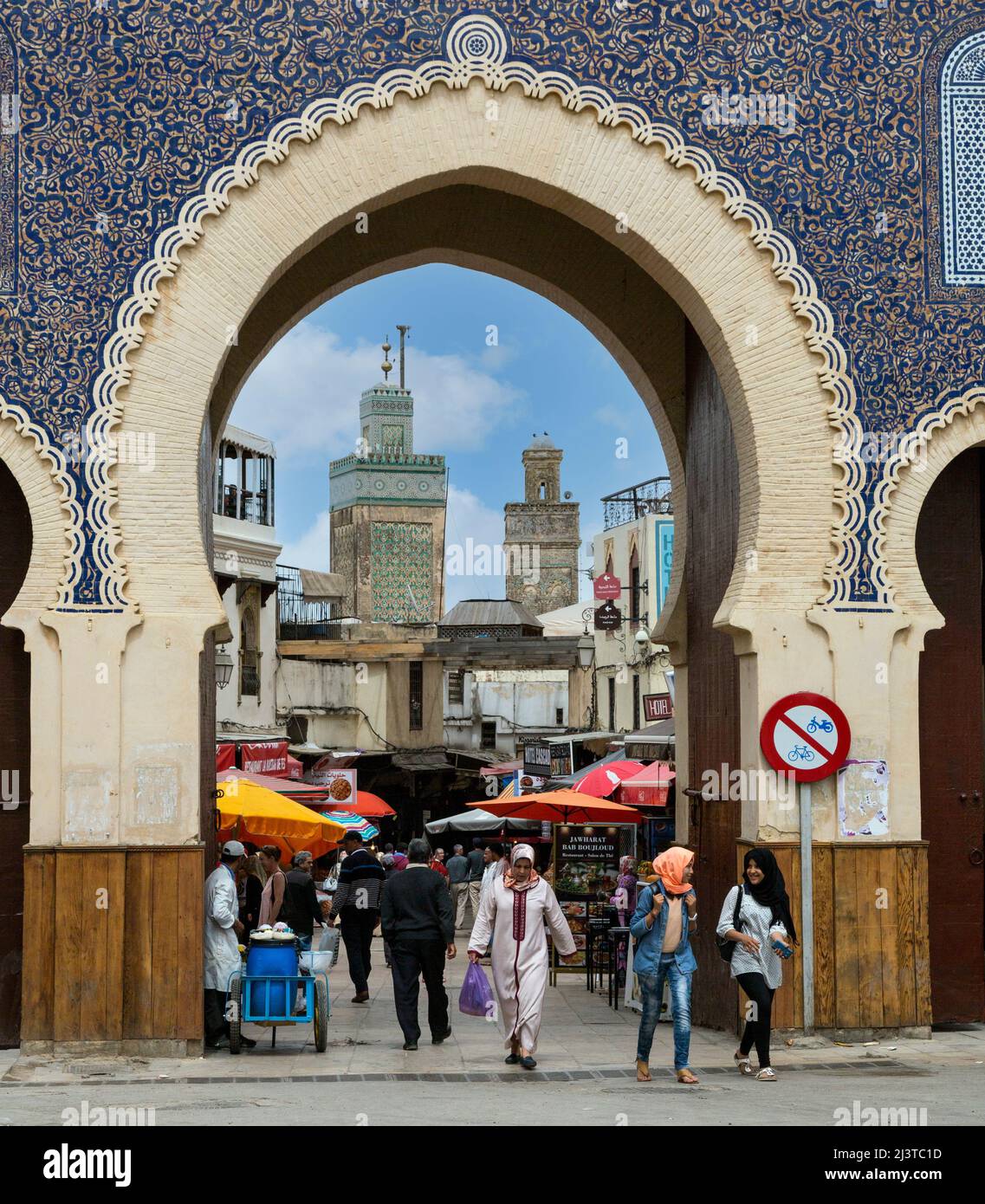 Adult woman in traditional hi-res stock photography and images - Alamy