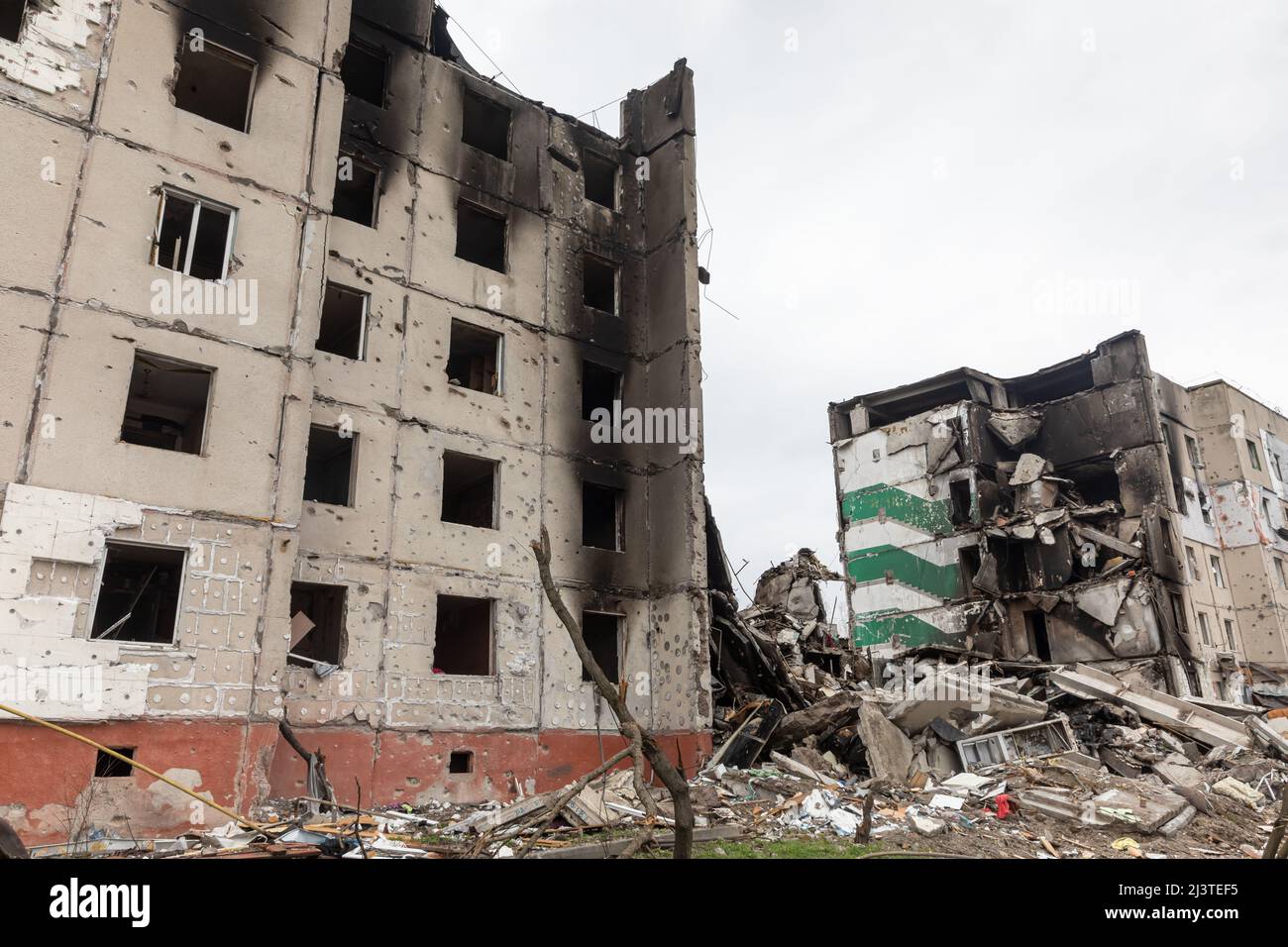 Borodyanka, Ukraine. 06th Apr, 2022. Chaos and devastation on the ...