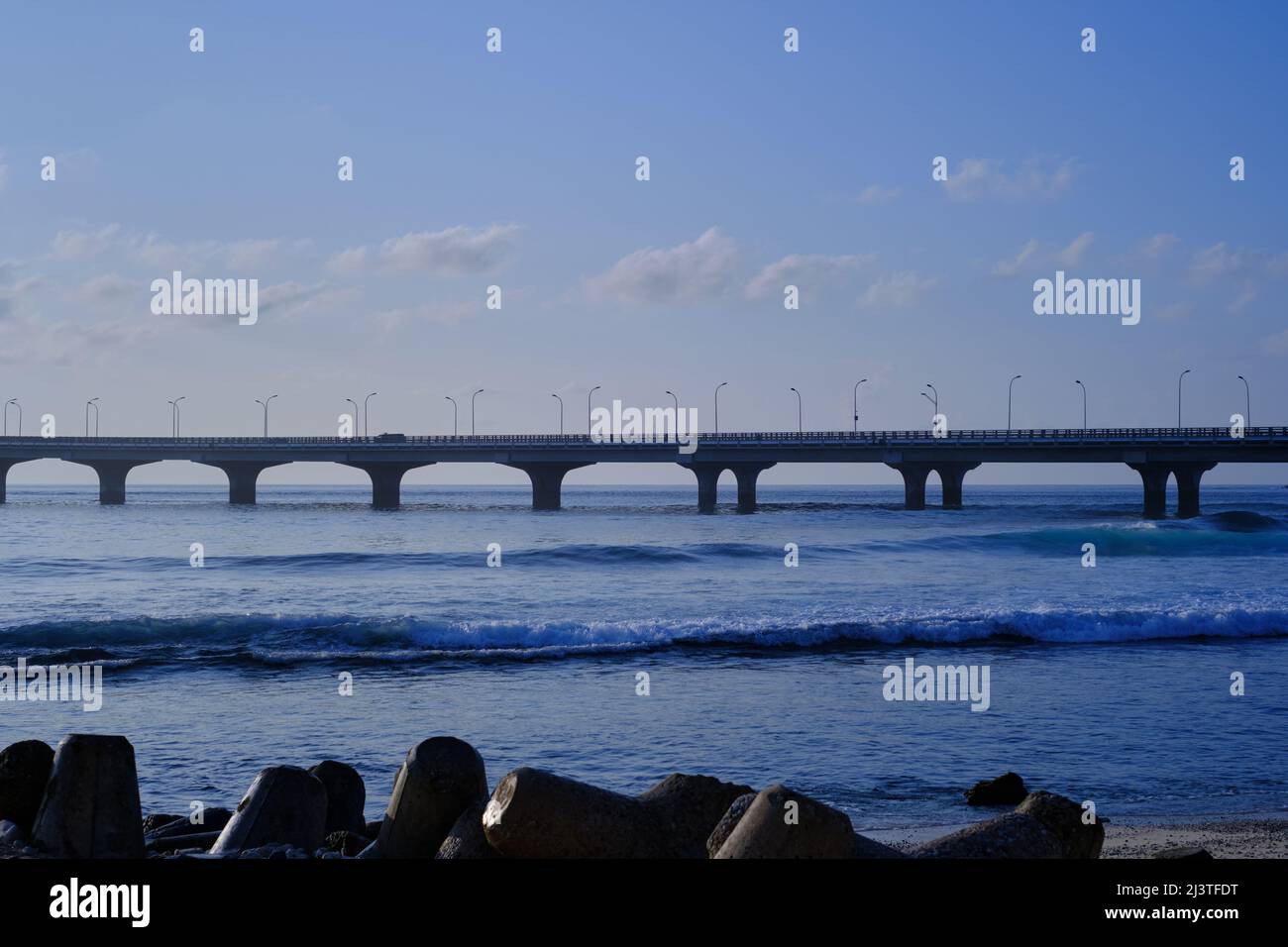 The Sinamalé Bridge, connecting Malé to Hulhulé and Hulhumalé in the ...