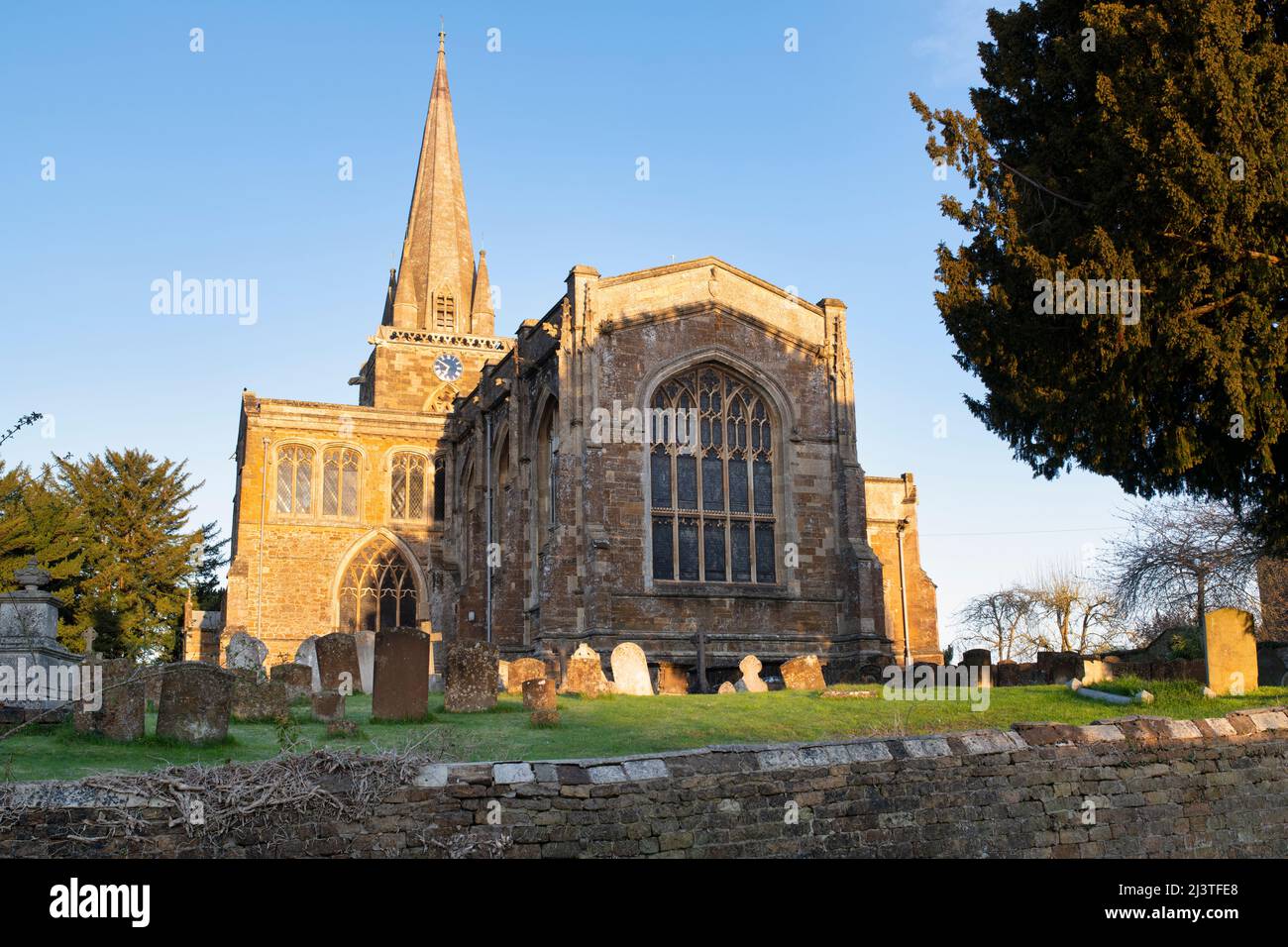 St marys church and churchyard hi-res stock photography and images - Alamy