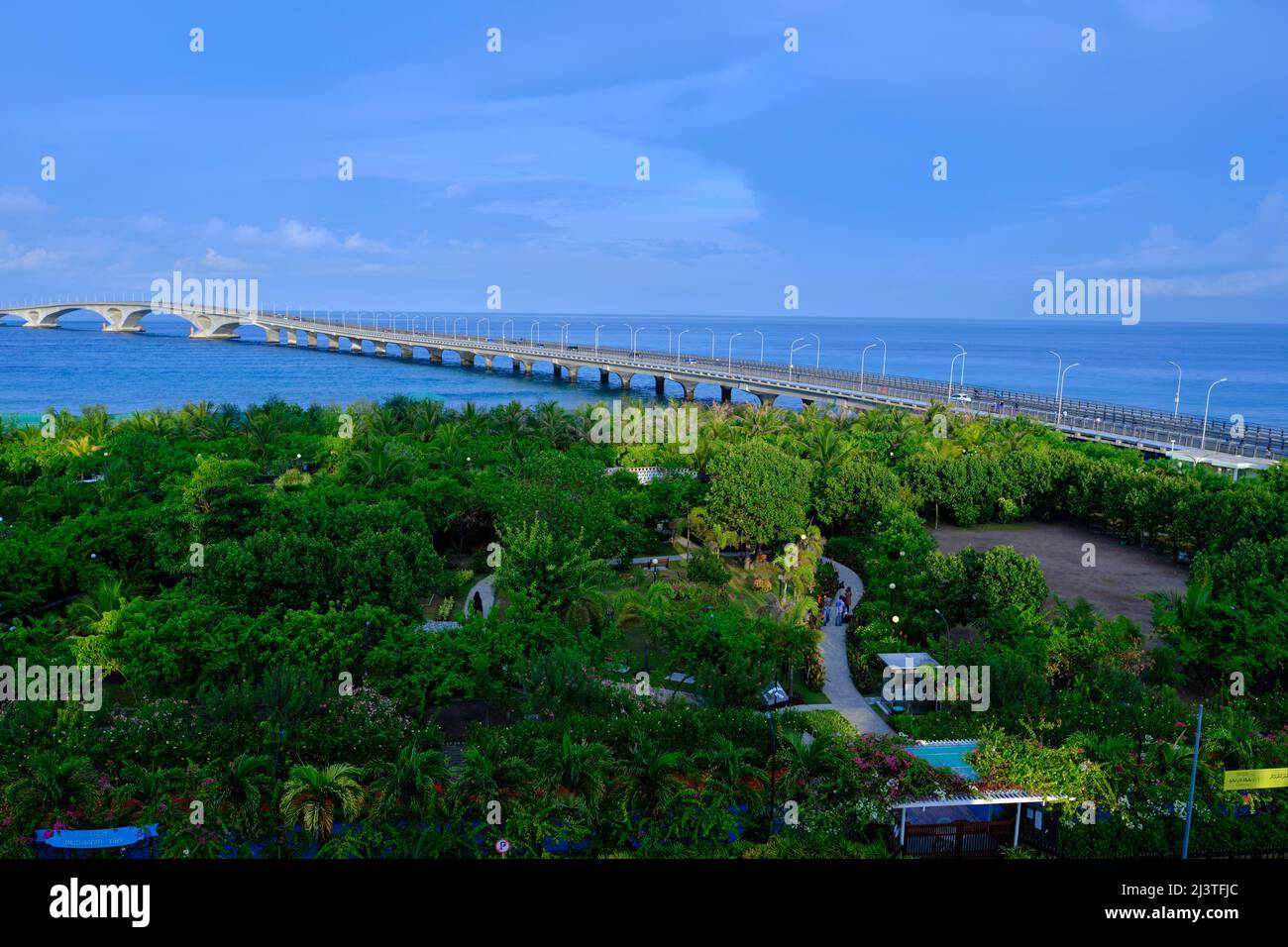 The Sinamalé Bridge, connecting Malé to Hulhulé and Hulhumalé in the ...