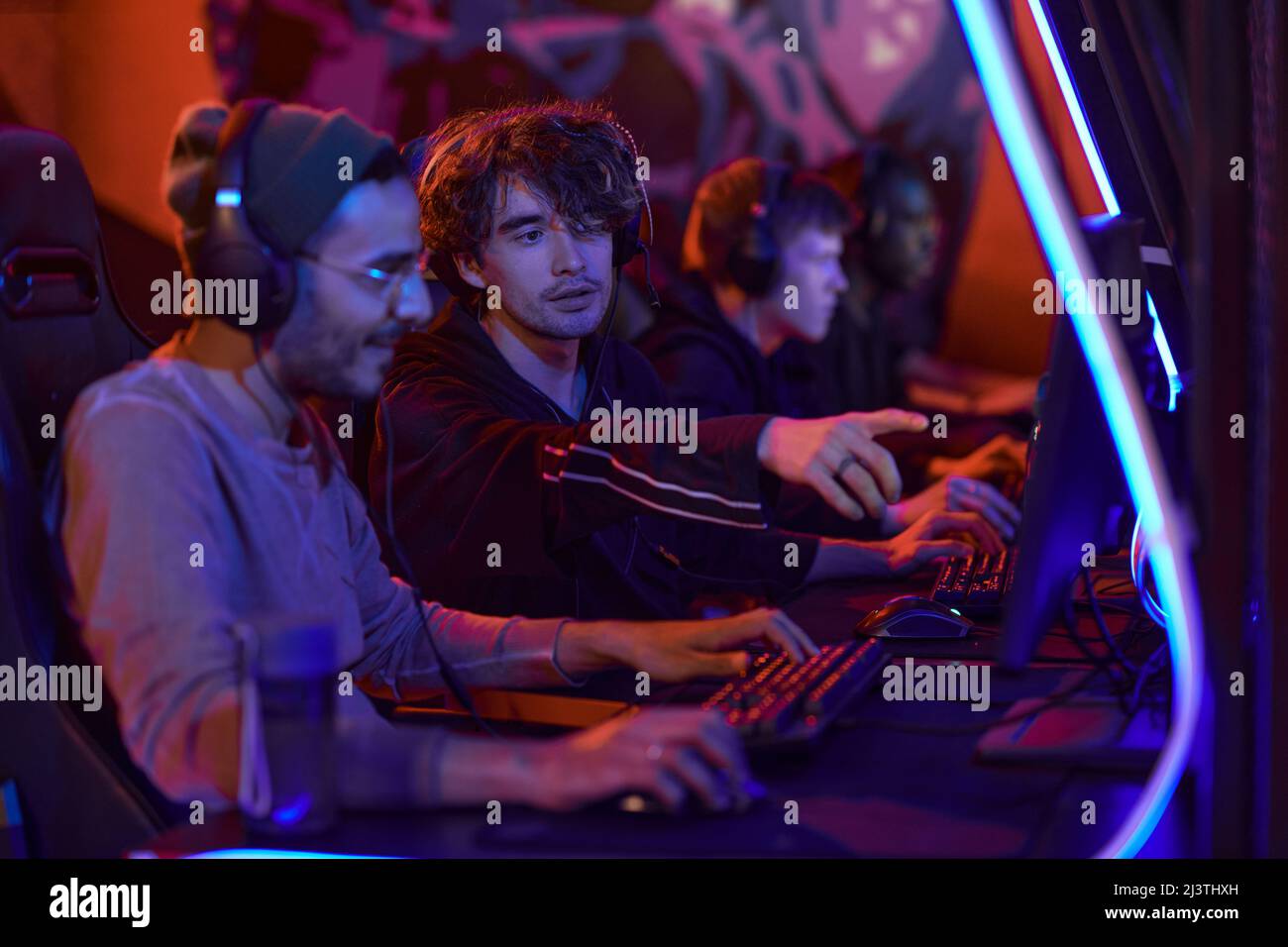 Level typing hi-res stock photography and images - Alamy