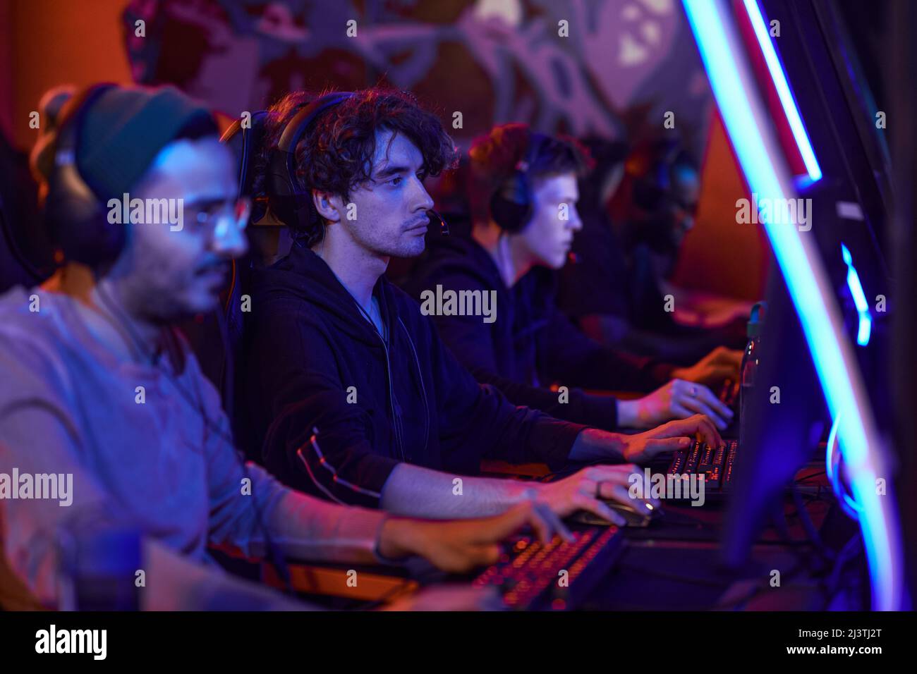 Esports bar hi-res stock photography and images - Alamy