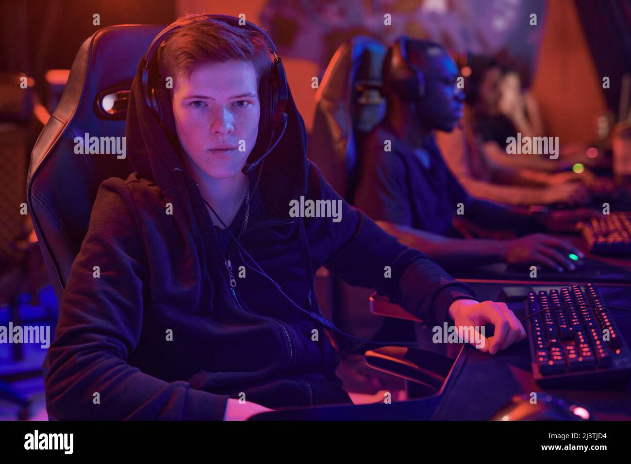 Microphone headphones chair hi-res stock photography and images - Alamy