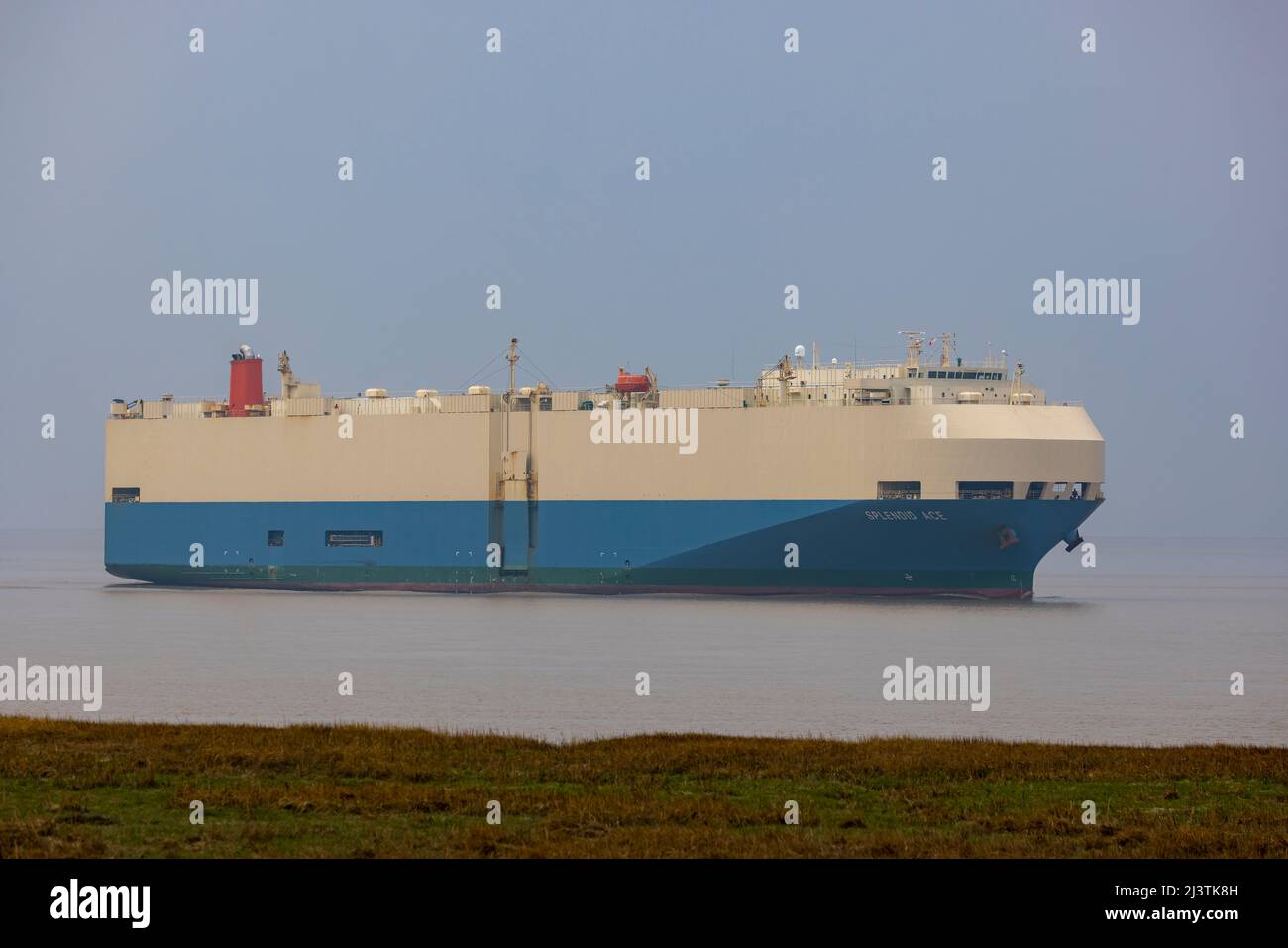 Roro carrier car ramp hi-res stock photography and images - Alamy