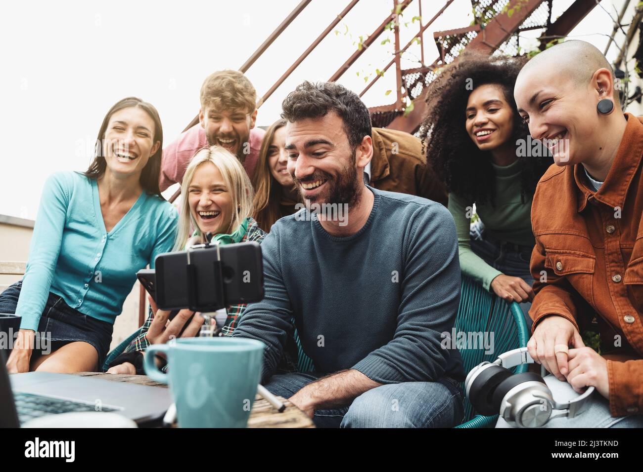 Group laughing people little hi-res stock photography and images - Alamy
