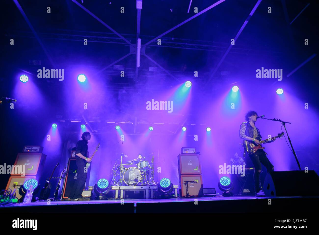 Band sul palco hi-res stock photography and images - Alamy