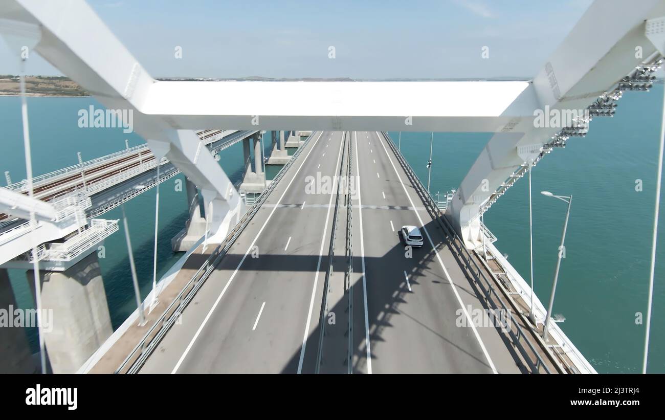 Unique view bridge over freeway hi-res stock photography and images - Alamy