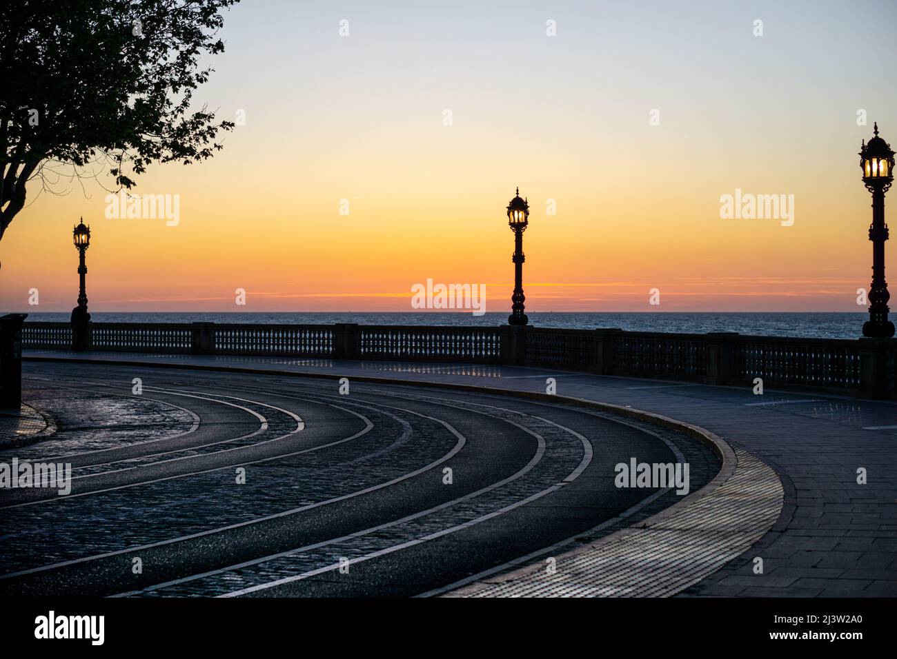 Street corner cadiz hi-res stock photography and images - Alamy