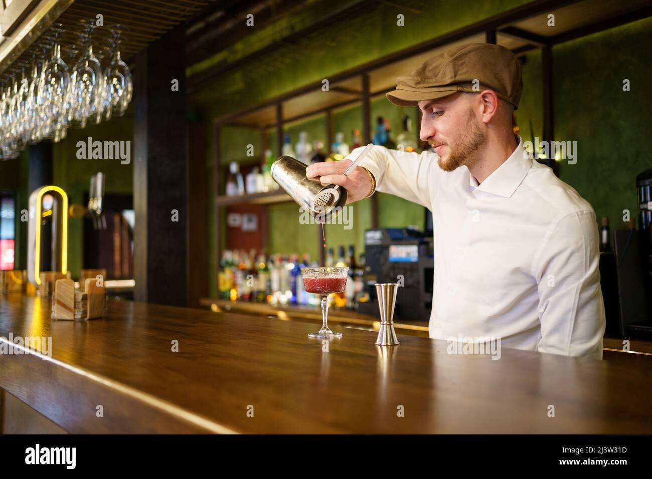 Bearded bartender hi-res stock photography and images - Alamy