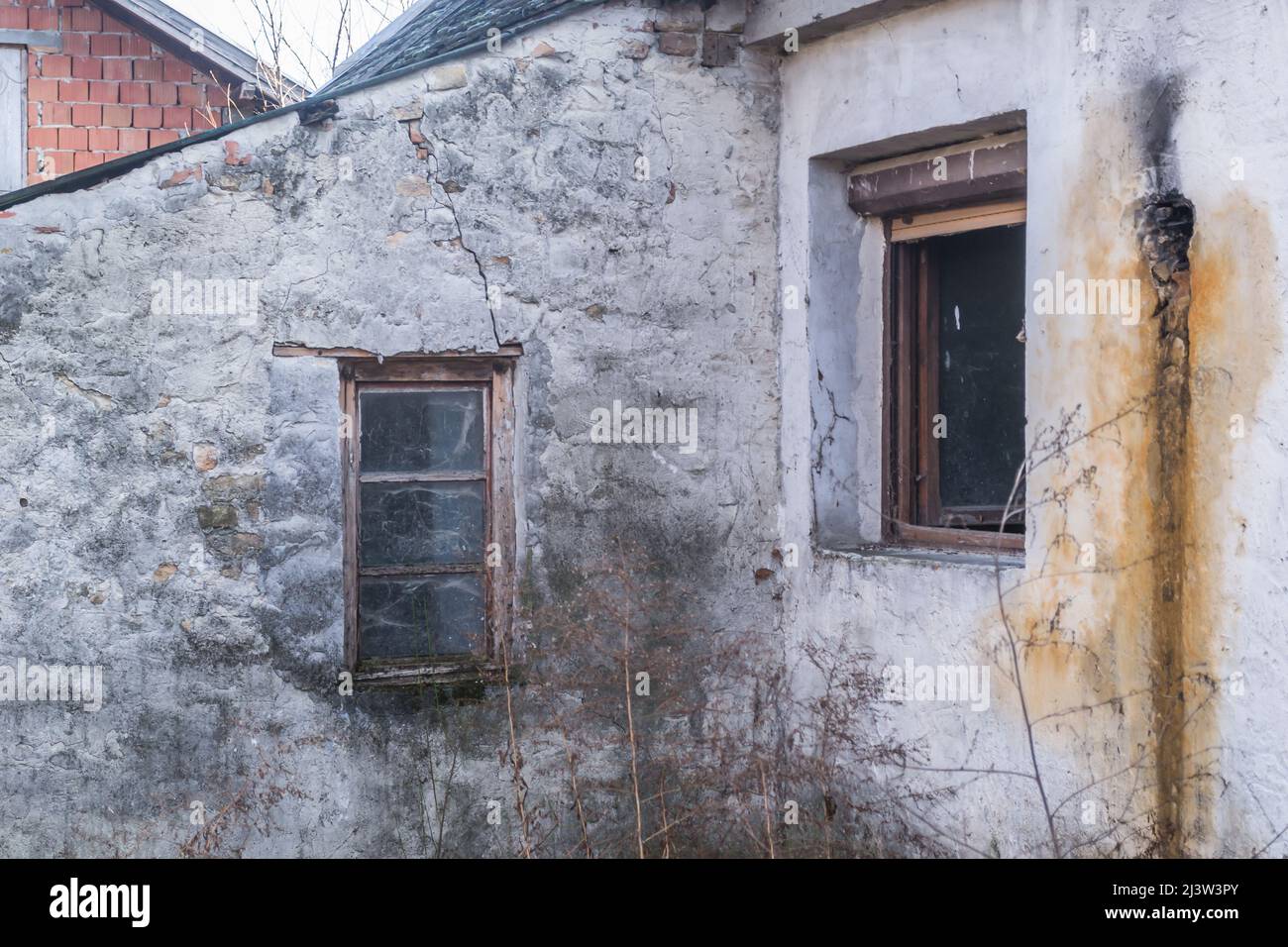 Old dilapidated house on farm hi-res stock photography and images - Alamy