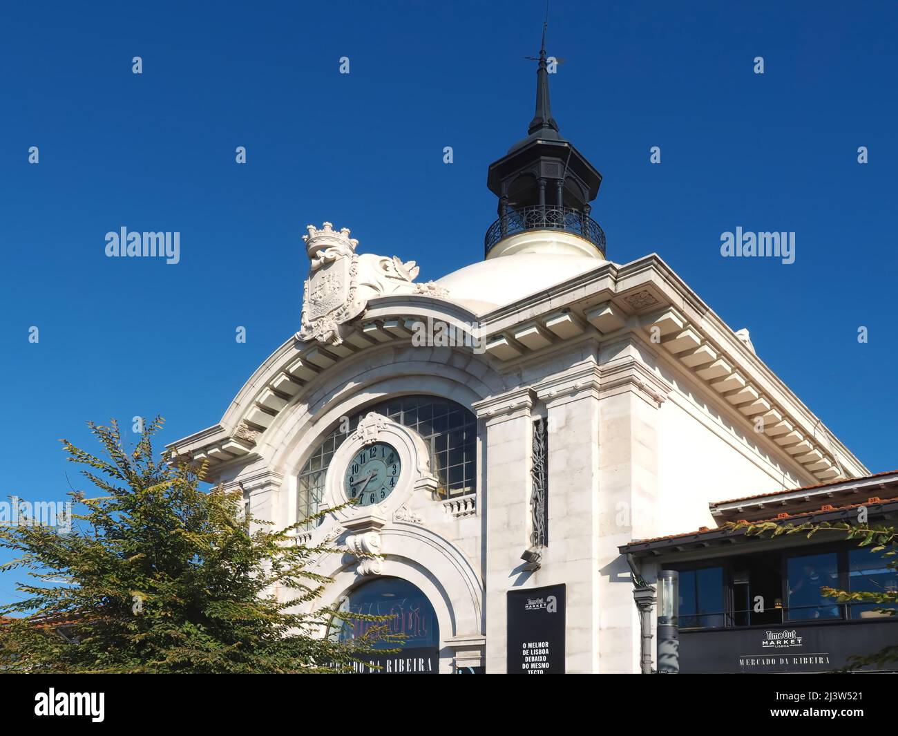 Time out market lisbon exterior hi-res stock photography and images - Alamy