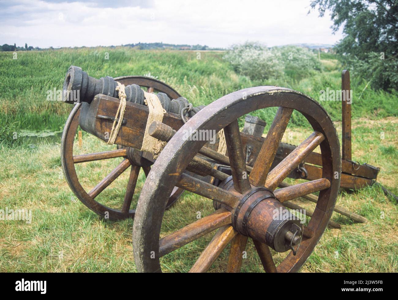 Muzzle loading cannon hi-res stock photography and images - Alamy