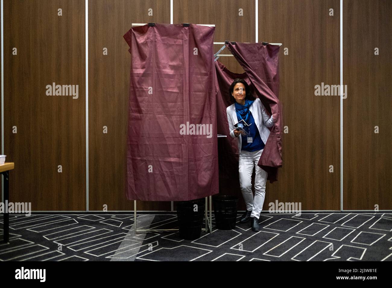 Bureau de pays hi-res stock photography and images - Alamy