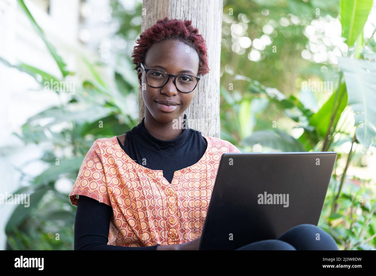 African classroom girl computer hi-res stock photography and images - Alamy