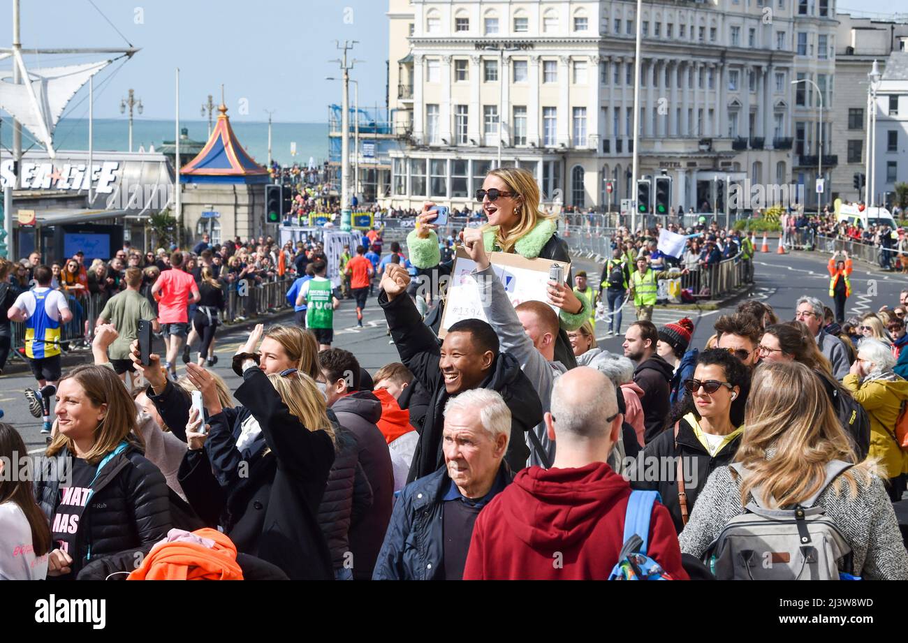 Spectators cheering hi-res stock photography and images - Alamy