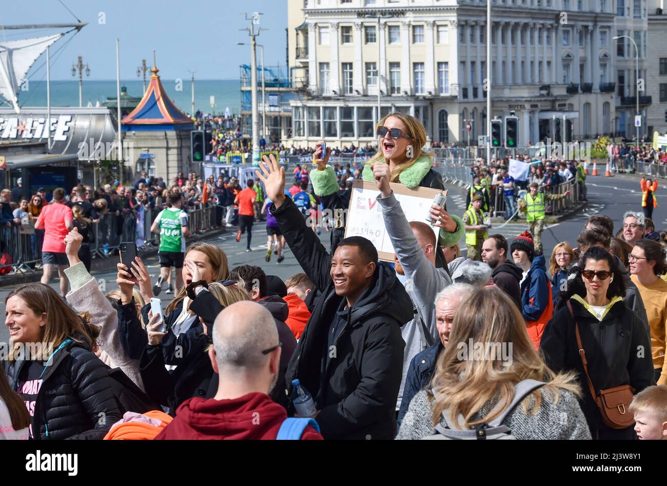 Spectators cheering hi-res stock photography and images - Alamy
