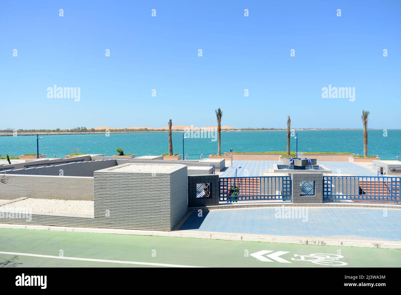 The beautiful waterfront promenade a the Corniche, Abu Dhabi, UAE Stock ...