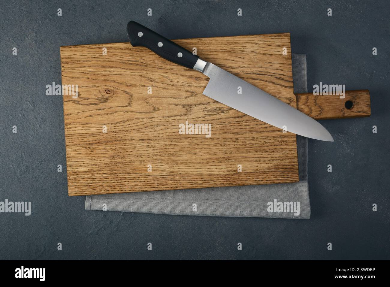 Cutting wooden board and chef knife on the table. Flat lay top view ...